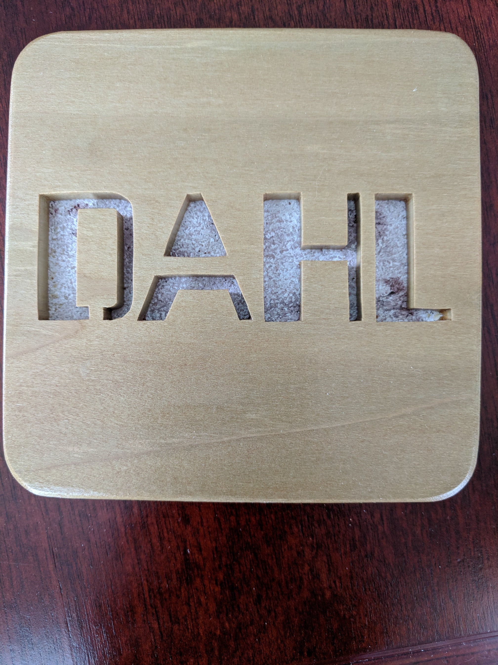 Borderlands Gun: Dahl! Hand Cut Wood Deskoration | Century Artisans